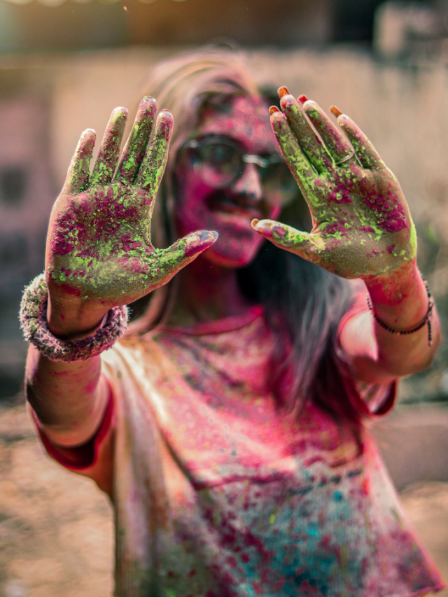 5 Different Types of Holi Color and Which to Avoid? - Tradeindia Webstories