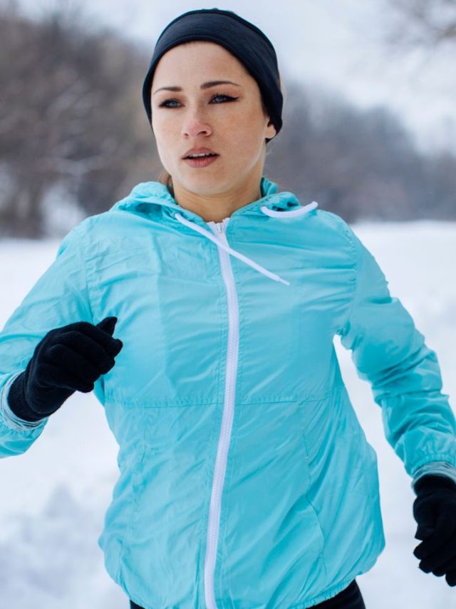 8 Top Sports Outfit For Winter Workout - Tradeindia