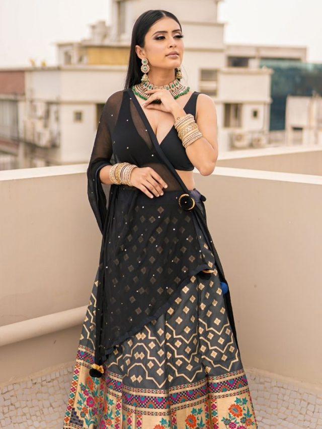 8 Traditional Outfit Ideas For Women In Festive Season - Tradeindia