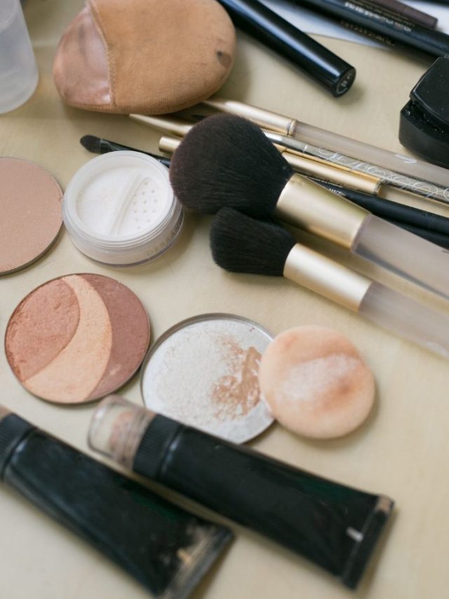 Trending Makeup Accessories For A Beautiful Look - Tradeindia